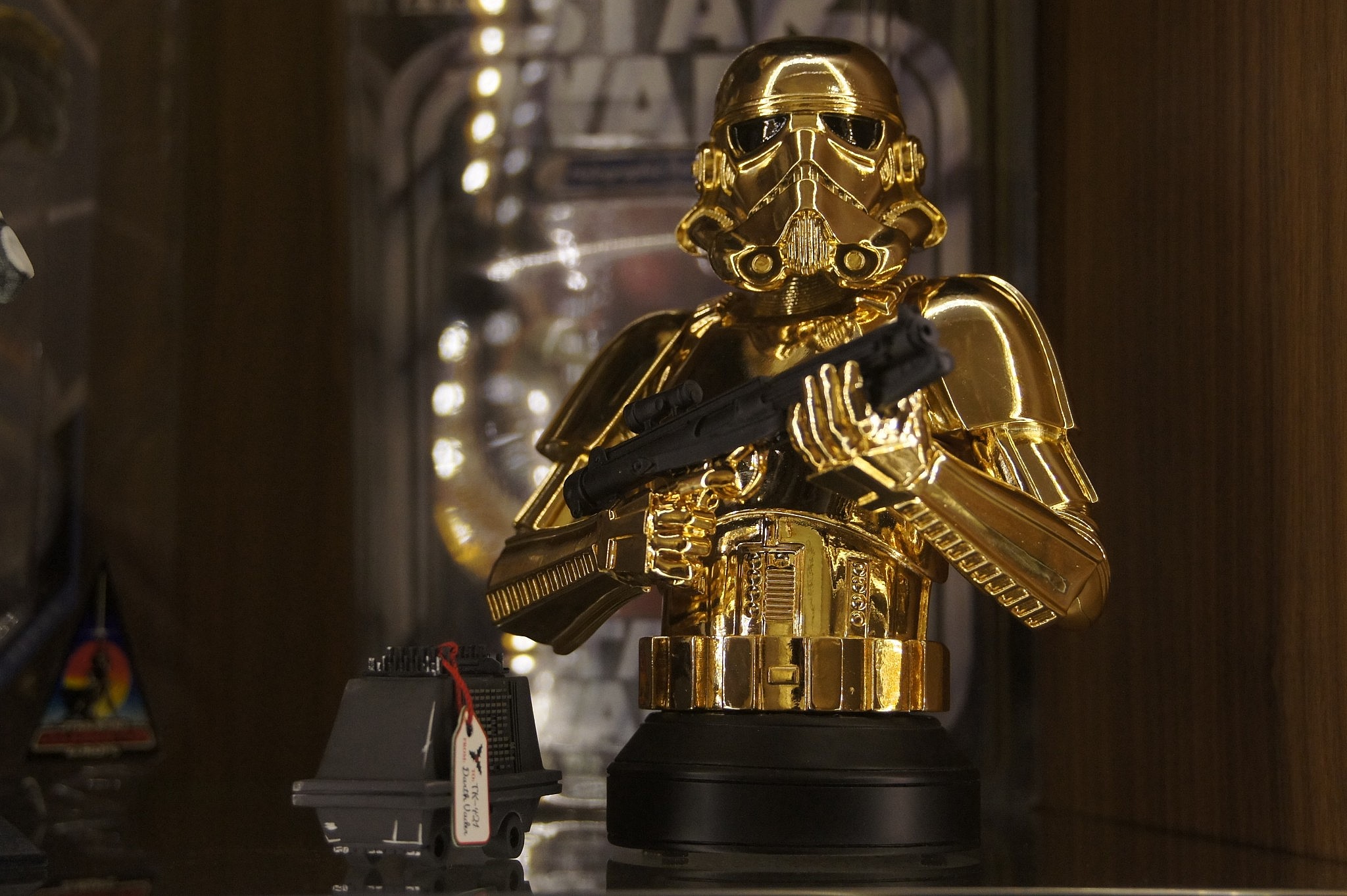 Star Wars Stormtrooper Gold Commemorative Mini Bust - TeknoSeyir